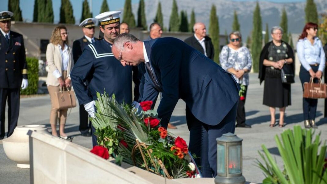 [FOTO] Puljak uoči Svih Svetih u ime Grada položio vijence na Lovrincu