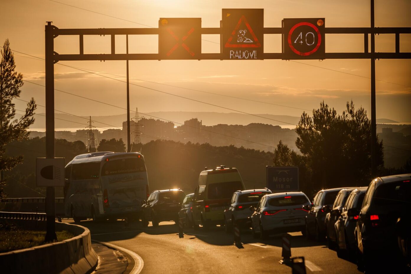 Svi bi na kupanje! Ceste prema Dalmaciji potpuno zakrčene: 'Ovo je luda ...