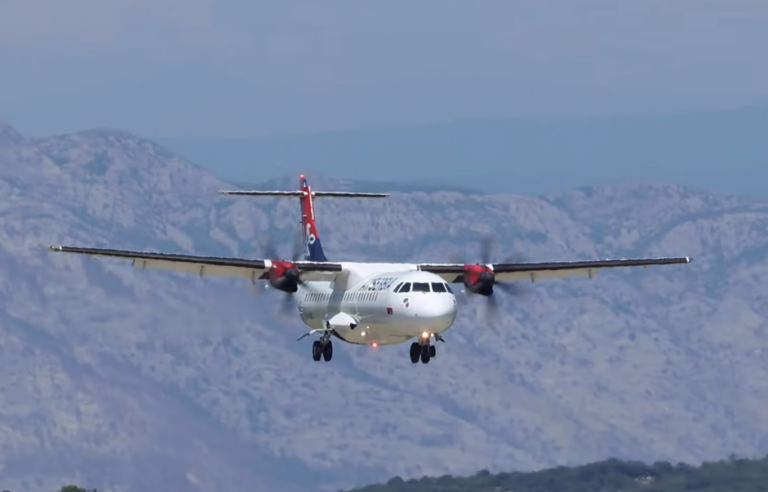 Beograđani nikad bliže Braču! Prvi avion sletio na otok